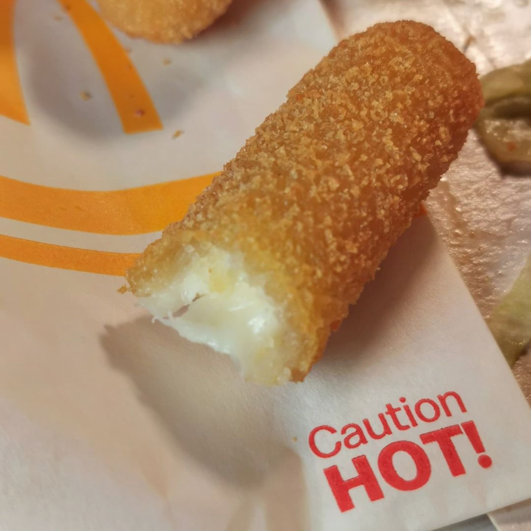 McDonald’s - Cheesy Range - @sh1teater NZ snack reviews